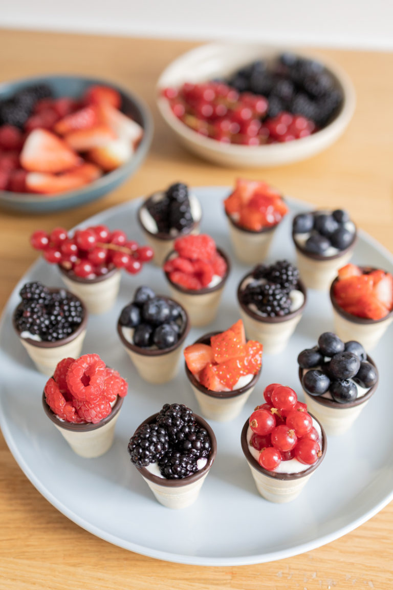 Obst-Dessert im Waffelbecher - TRYTRYTRY