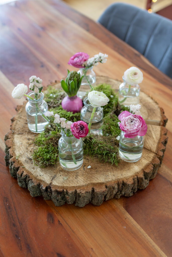 Tischdeko für den Frühling: Frühlingstischdeko mit Blumen